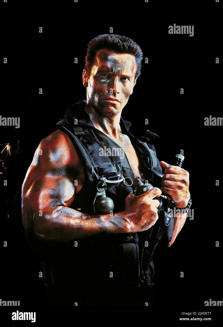ARNOLD SCHWARZENEGGER, COMMANDO, 1985 Stock Photo - Alamy