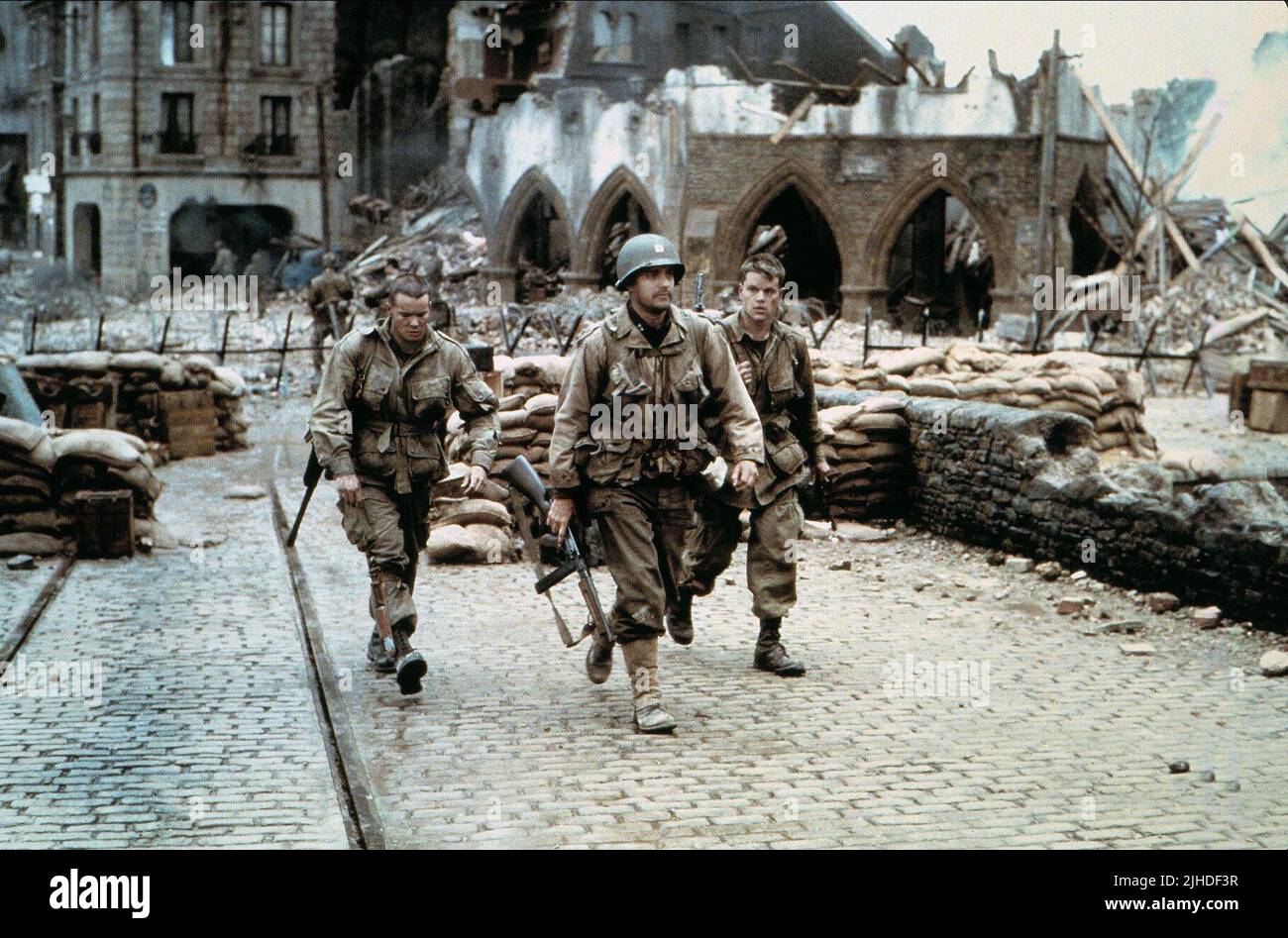 TOM HANKS, MATT DAMON, SAVING PRIVATE RYAN, 1998 Stock Photo - Alamy
