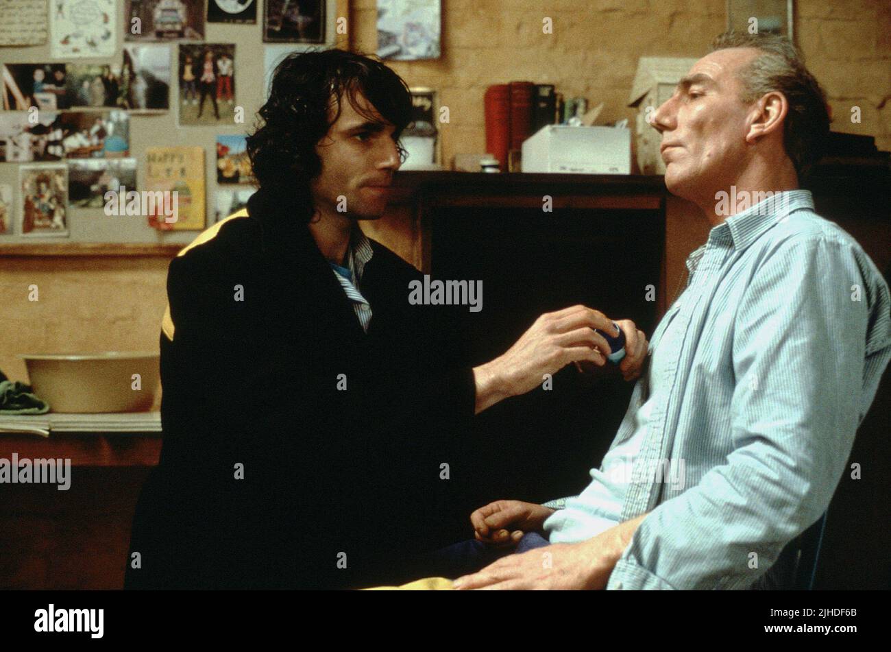 DANIEL DAY-LEWIS, PETE POSTLETHWAITE, IN THE NAME OF THE FATHER, 1993 ...