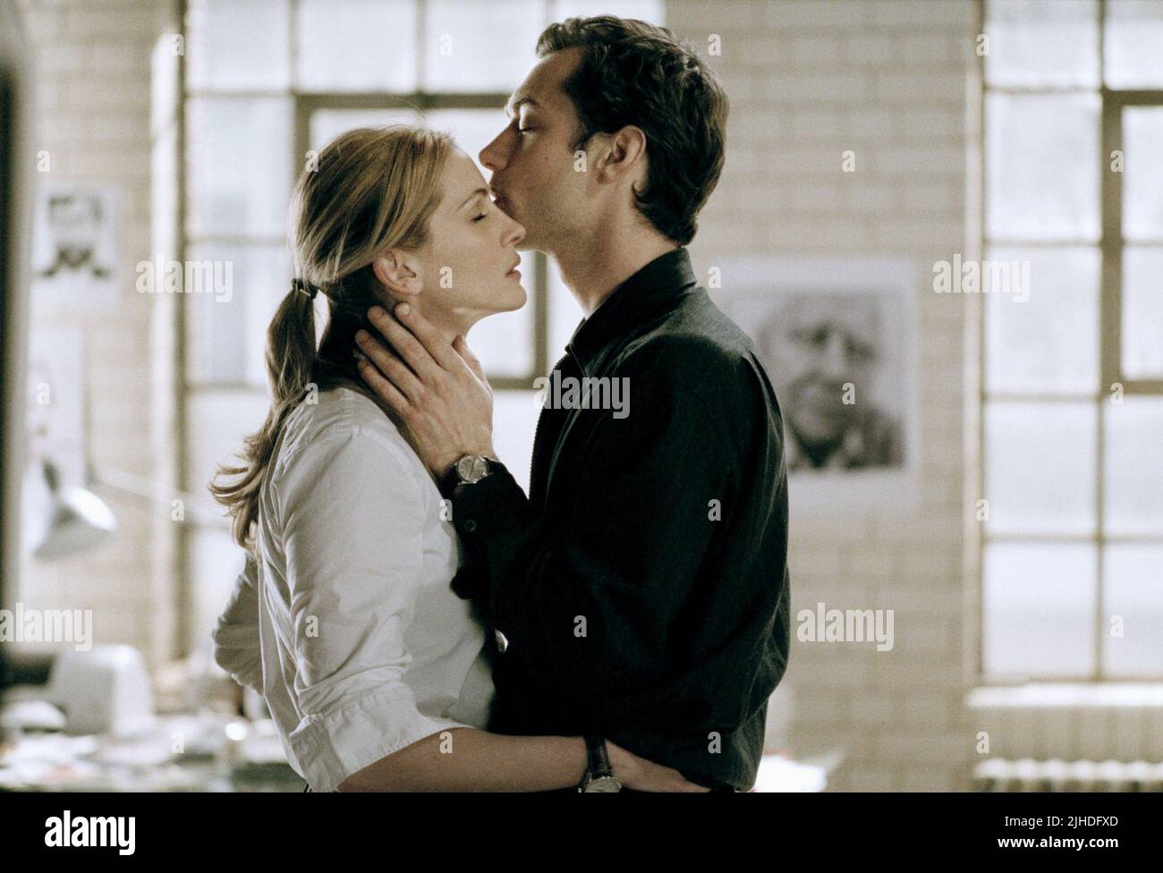 JULIA ROBERTS, JUDE LAW, CLOSER, 2004 Stock Photo - Alamy