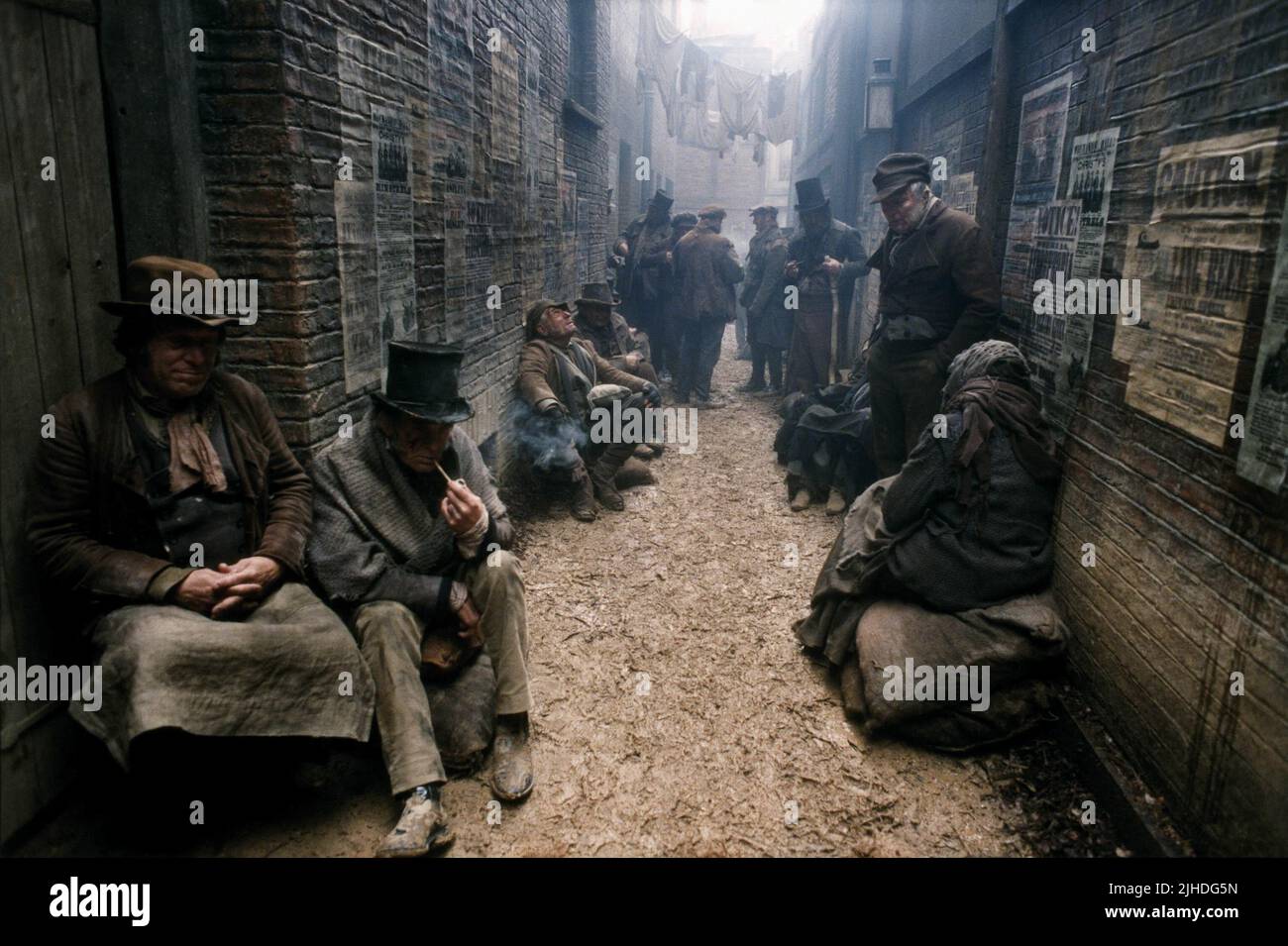 LONDON ALLEYWAY SCENE, OLIVER TWIST, 2005 Stock Photo - Alamy