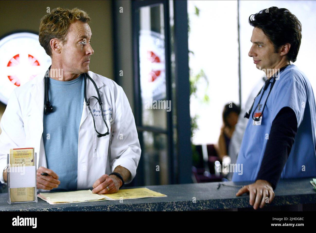 JOHN C. MCGINLEY, ZACH BRAFF, SCRUBS, 2001 Stock Photo - Alamy