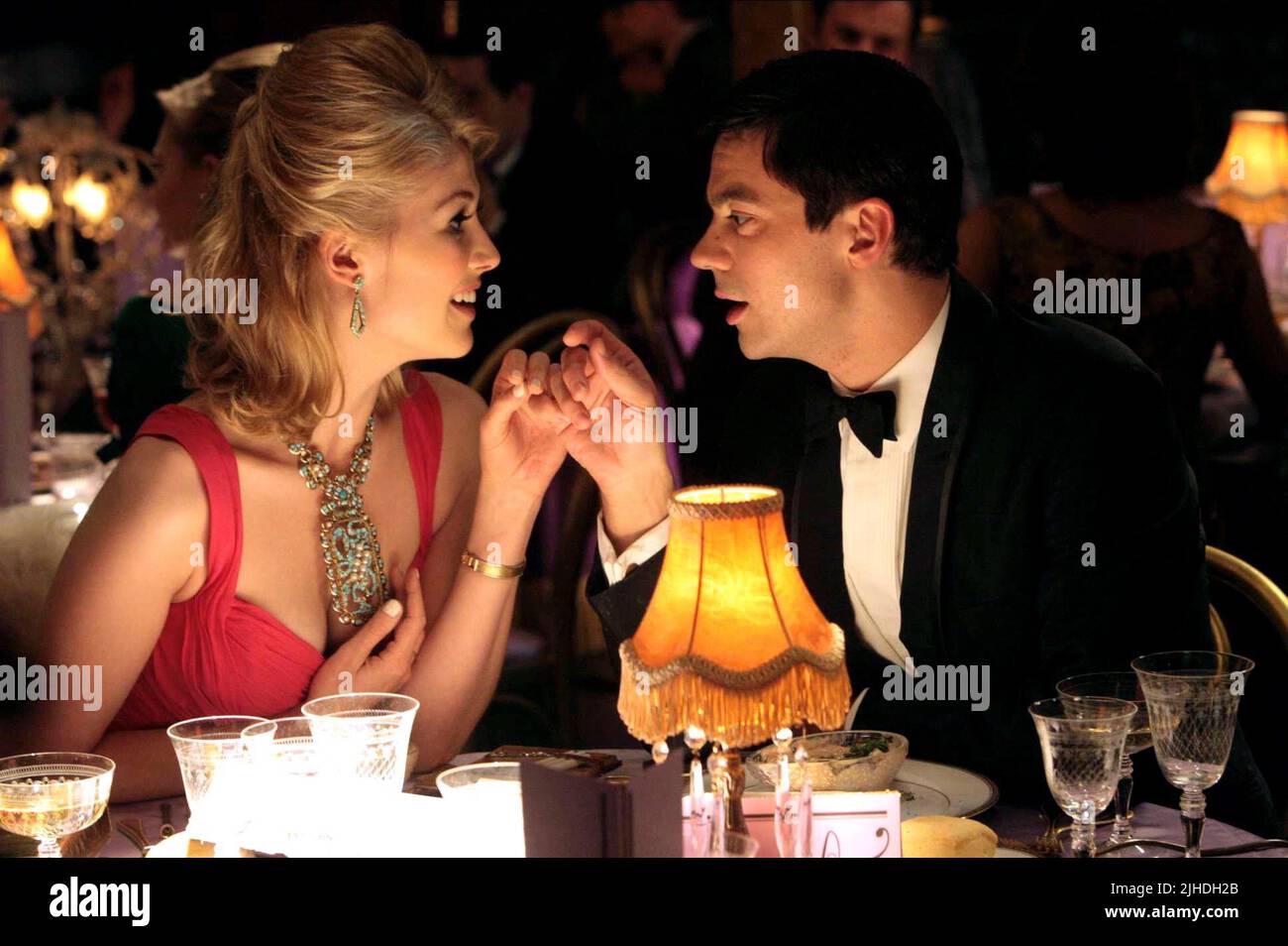 ROSAMUND PIKE, DOMINIC COOPER, AN EDUCATION, 2009 Stock Photo - Alamy