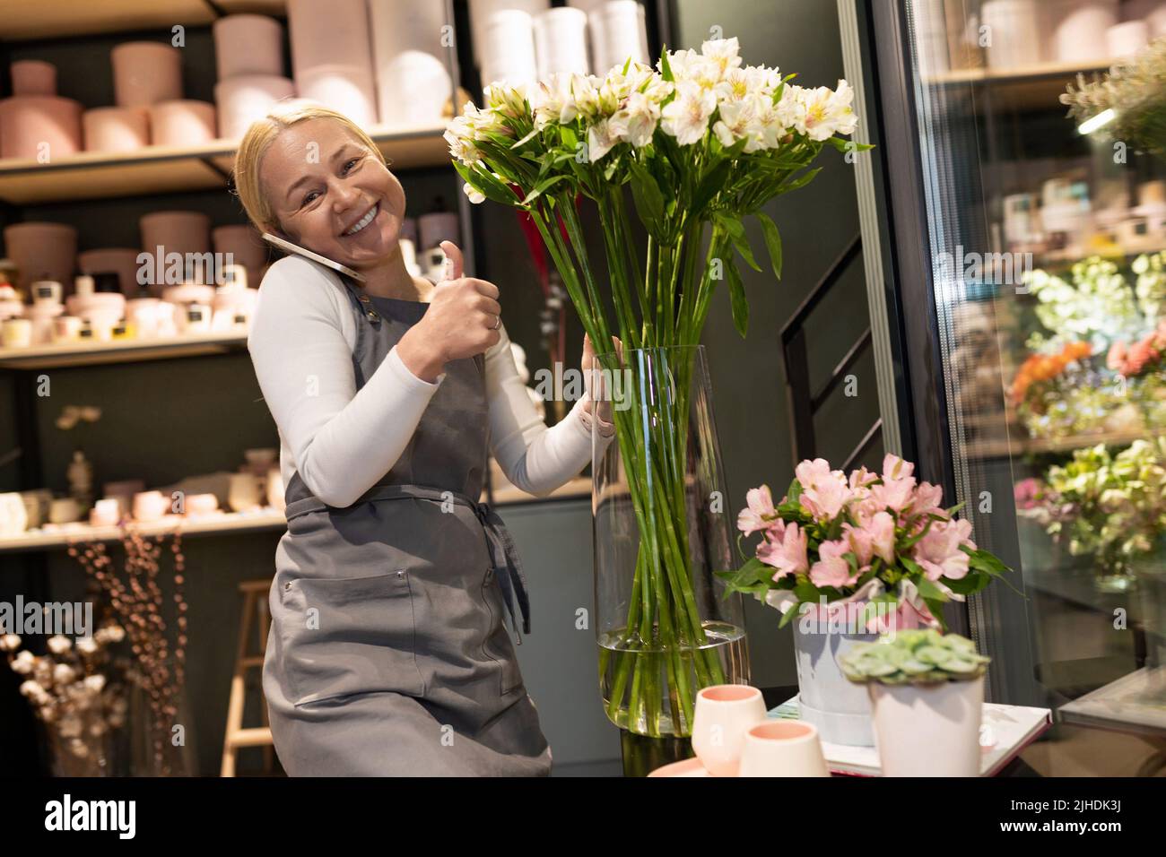 Woman takes orders hi-res stock photography and images - Alamy