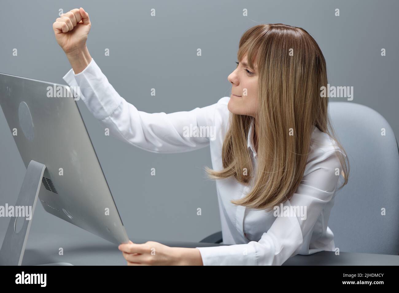 Person at computer excel hi-res stock photography and images - Alamy