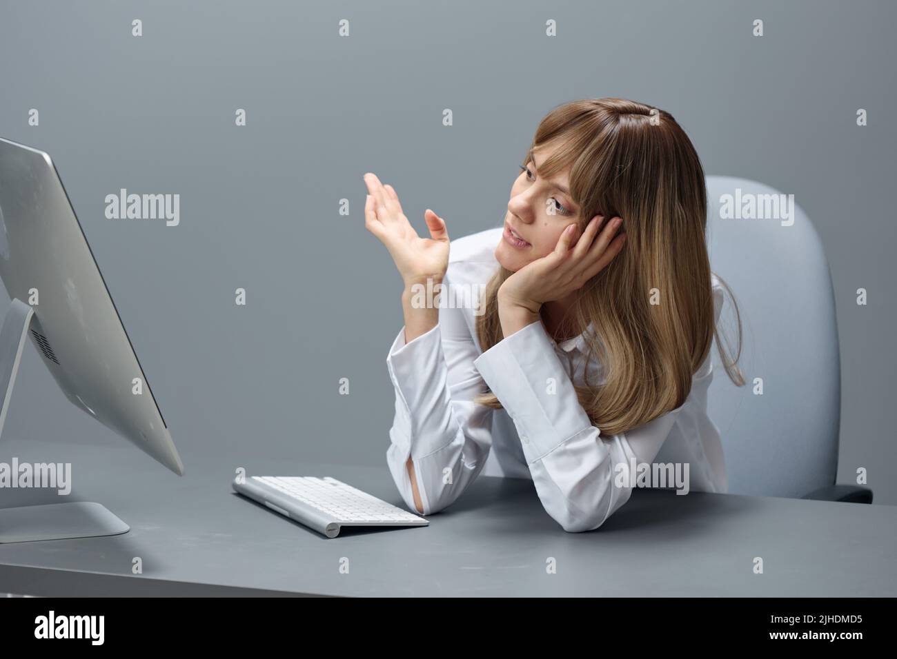 Person at computer excel hi-res stock photography and images - Alamy
