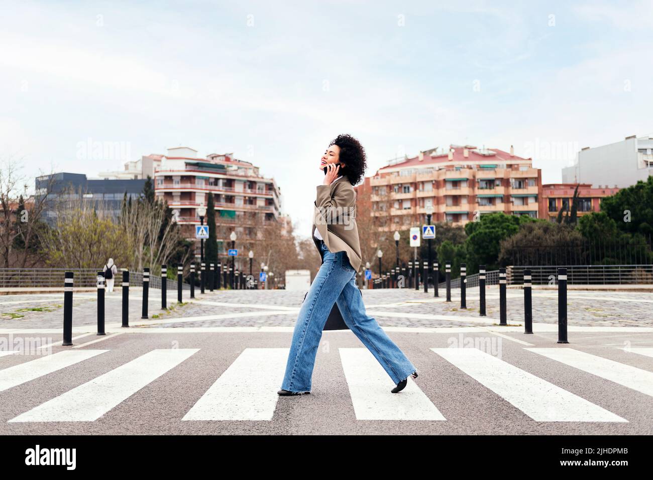 business woman walking talking by mobile phone Stock Photo - Alamy
