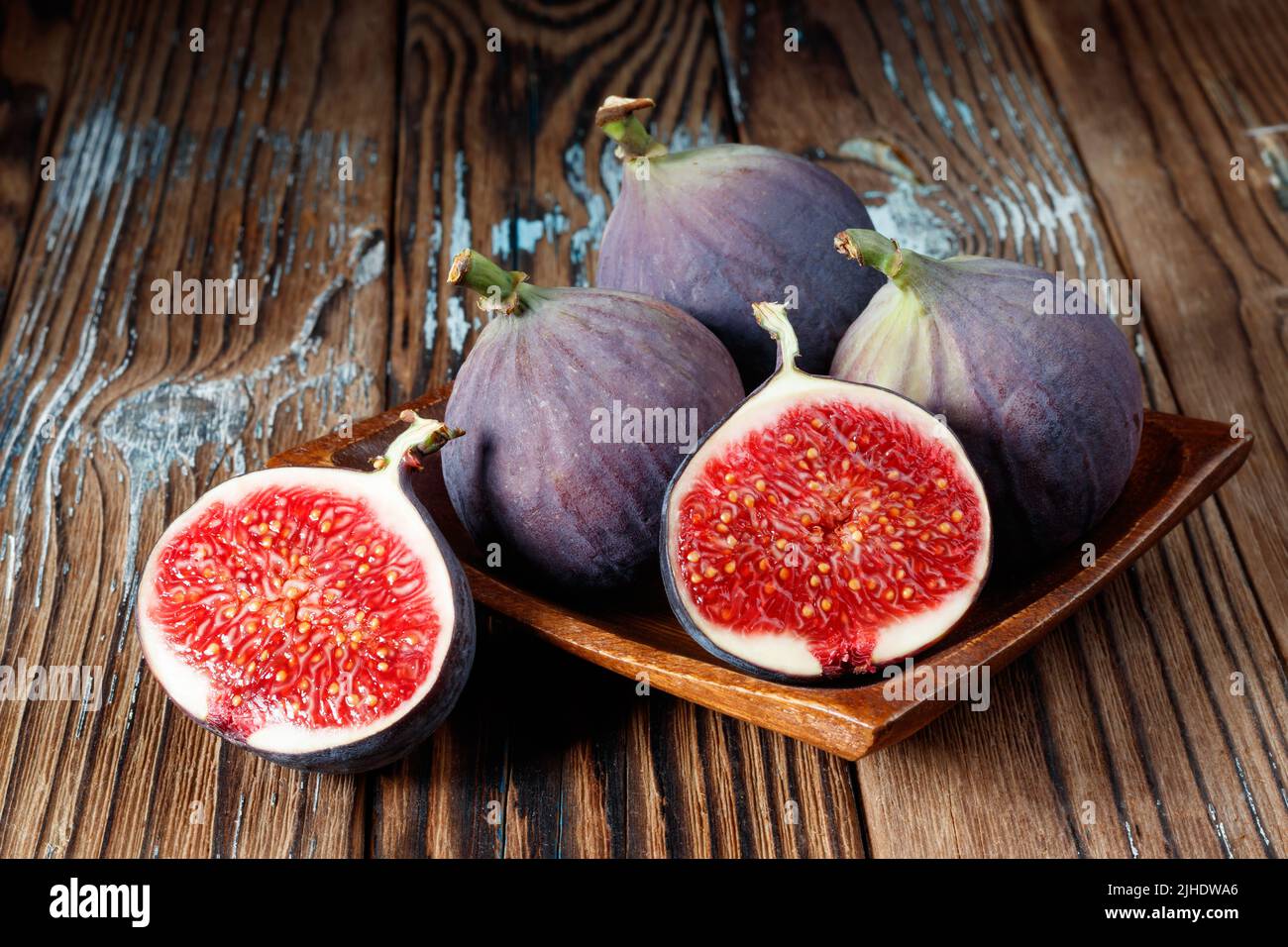 A set of four figs one has been sliced Stock Photo - Alamy