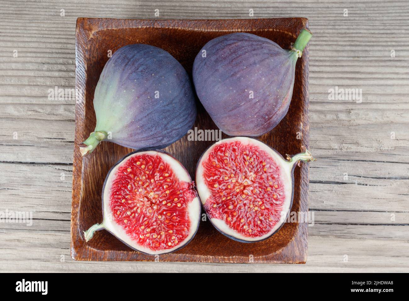 A set of four figs one has been sliced Stock Photo - Alamy
