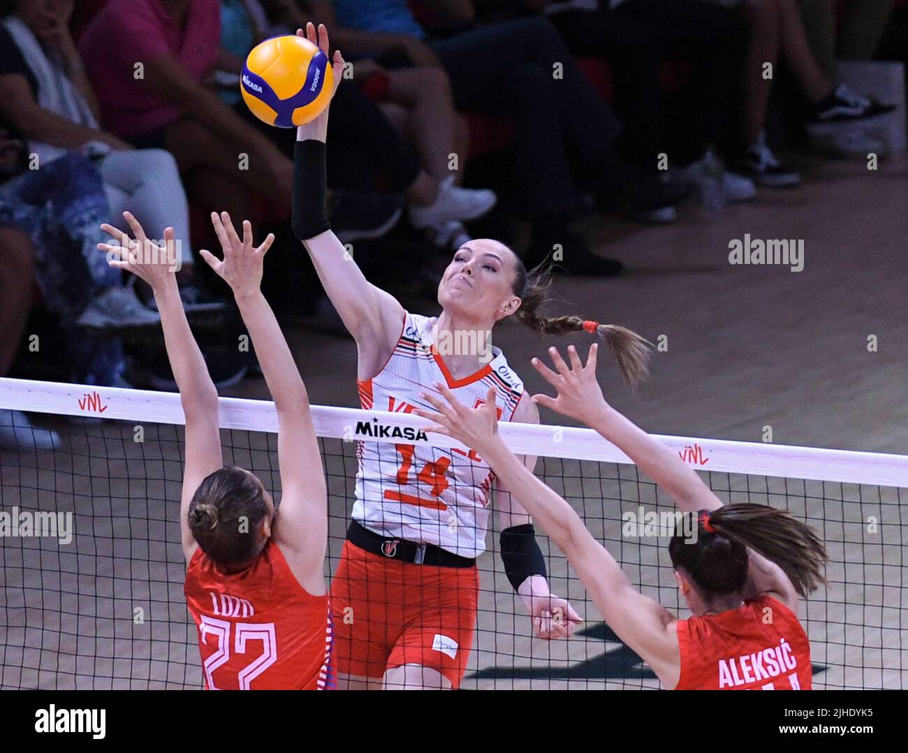 Erdem 2022 hi-res stock photography and images - Alamy