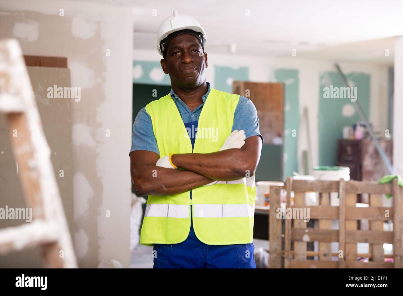Portrait of an african american civil engineer Stock Photo - Alamy