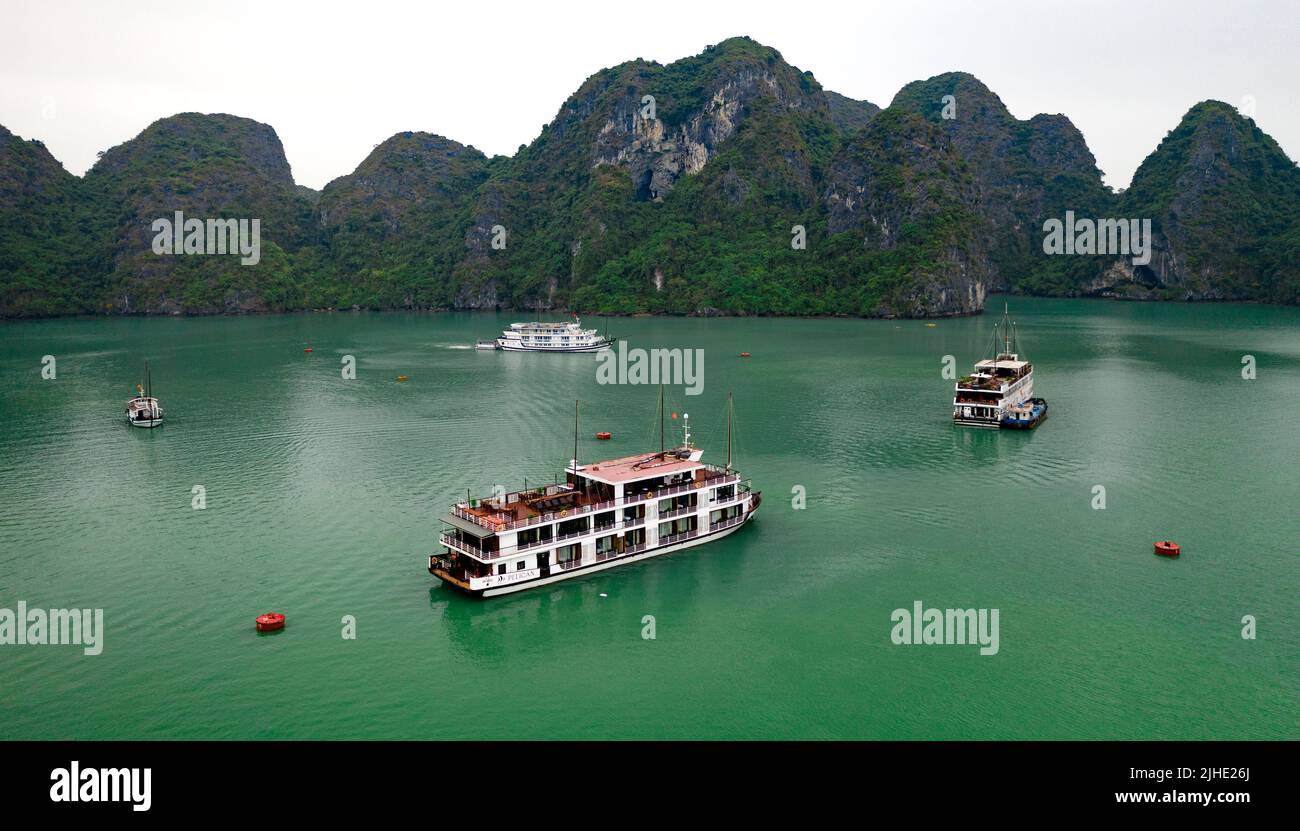 The Pearl Oyster Farm at Ha Long Bay, Vietnam Stock Photo - Alamy