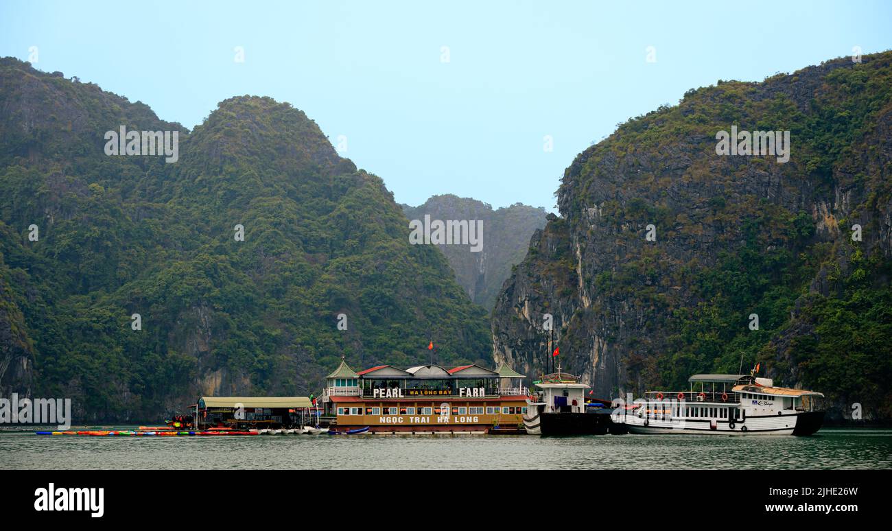 The Pearl Oyster Farm at Ha Long Bay, Vietnam Stock Photo - Alamy