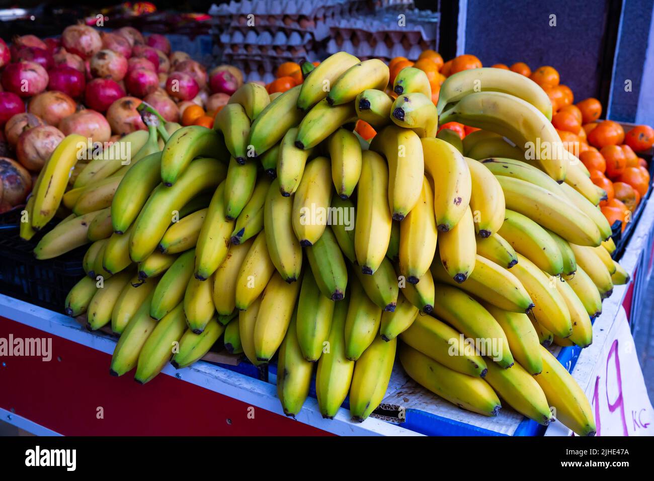 Ripe bananas crate hi-res stock photography and images - Alamy