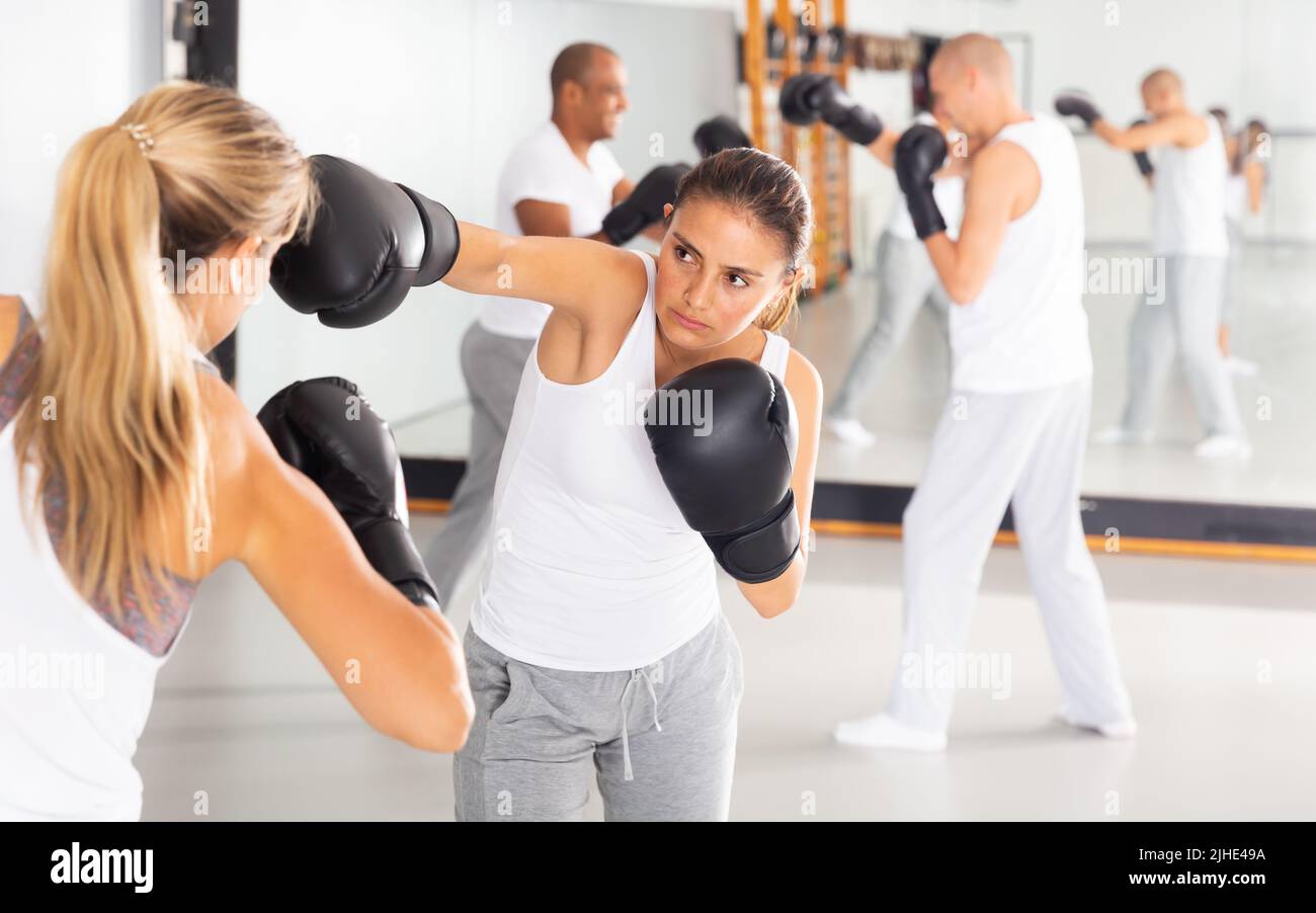 Uppercut punches hi-res stock photography and images - Alamy
