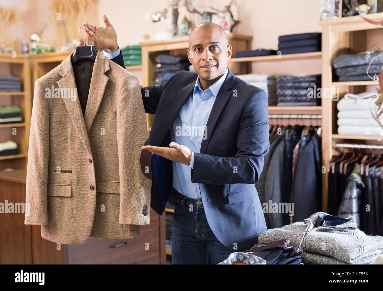 Male shop assistant suit jacket hi-res stock photography and images - Alamy