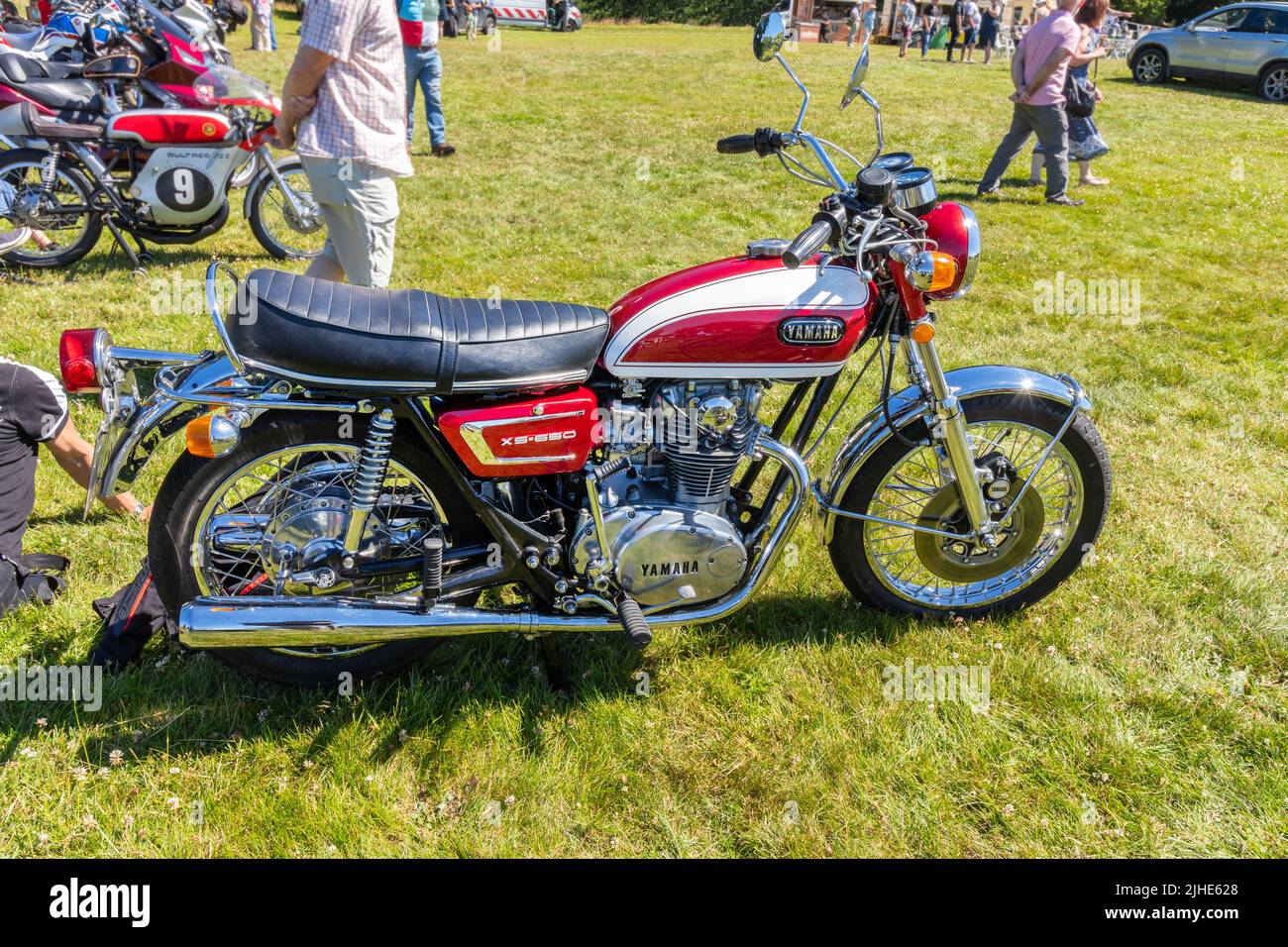 red yamaha motorbike Stock Photo - Alamy