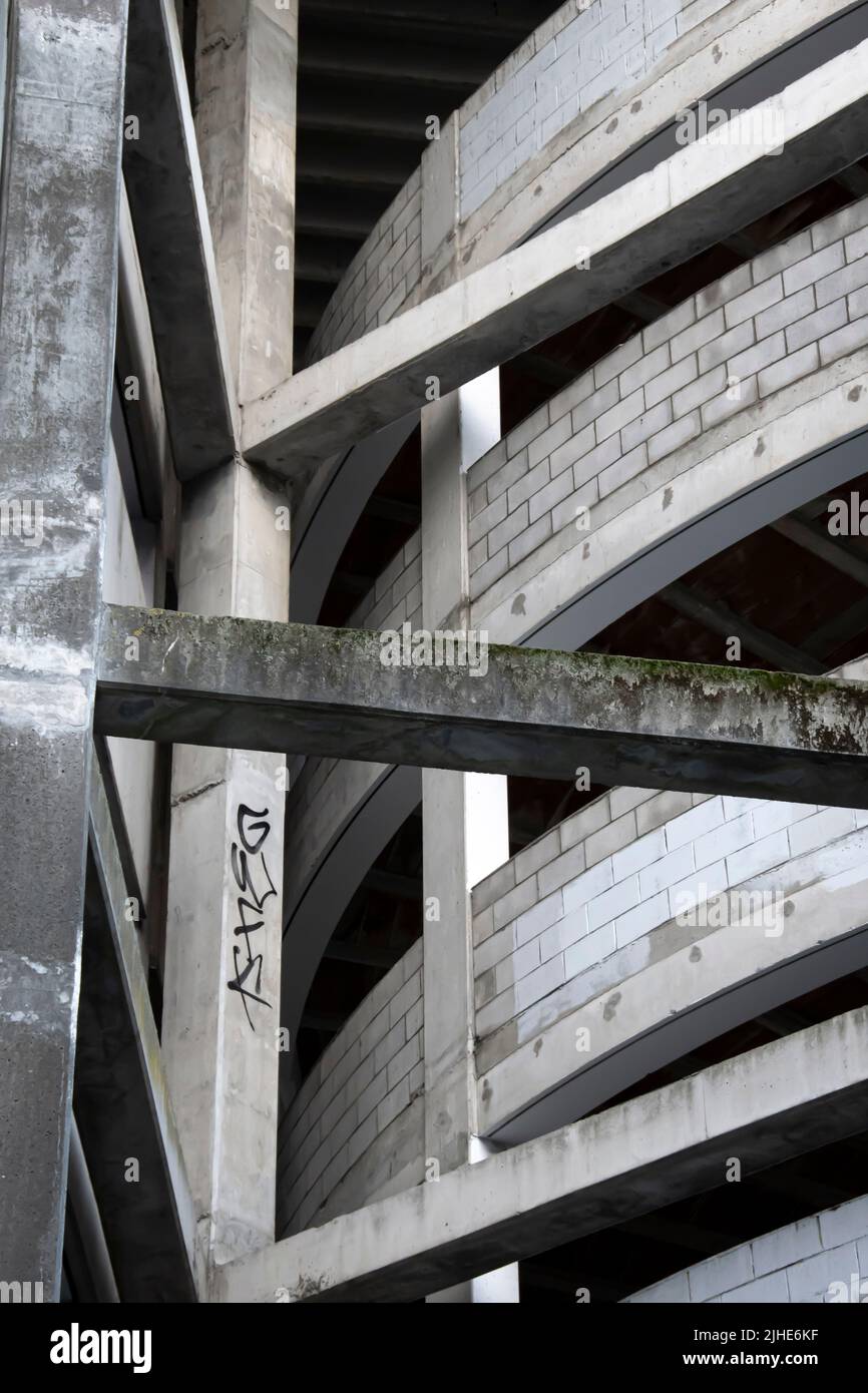 Curved concrete structure hi-res stock photography and images - Alamy