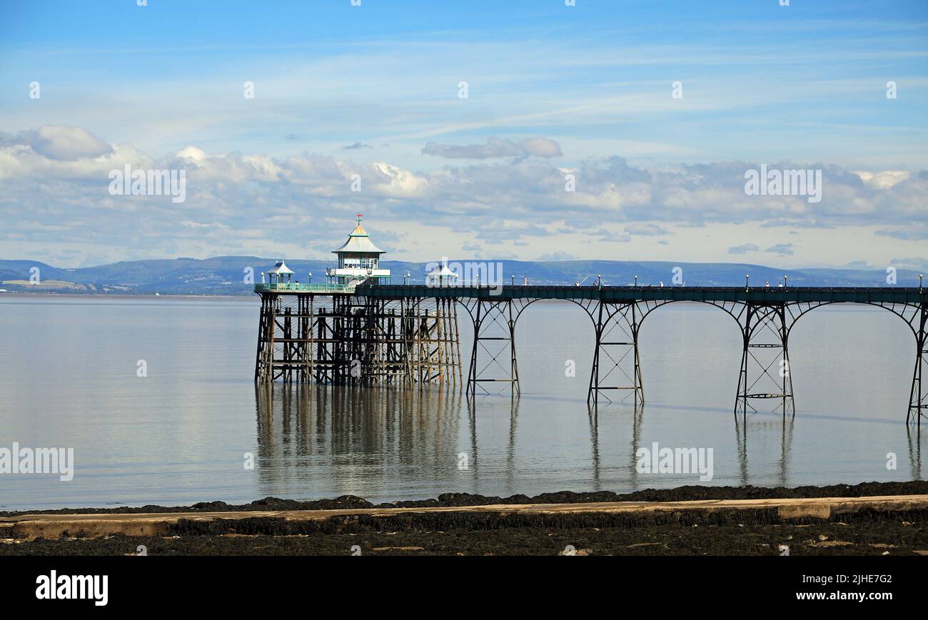 Clevedon pier somerset uk hi-res stock photography and images - Alamy