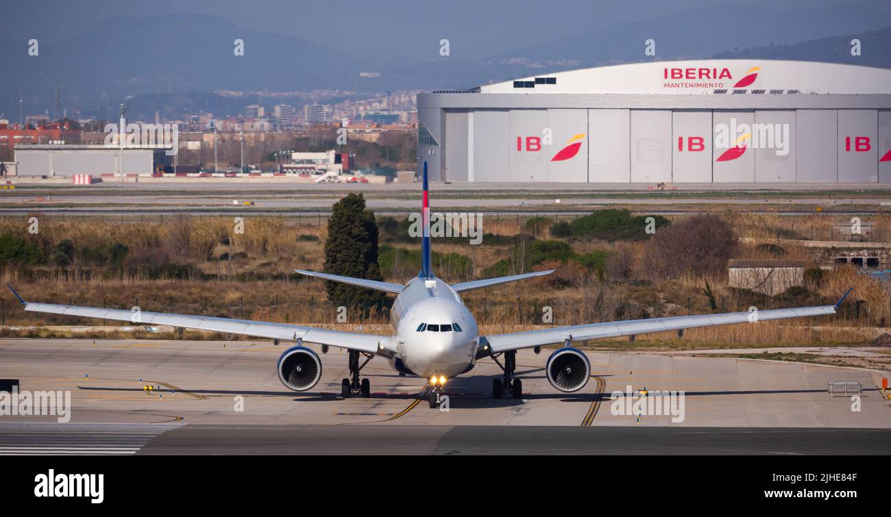 Passenger aircraft of Delta airlines getting ready for take-off Stock ...
