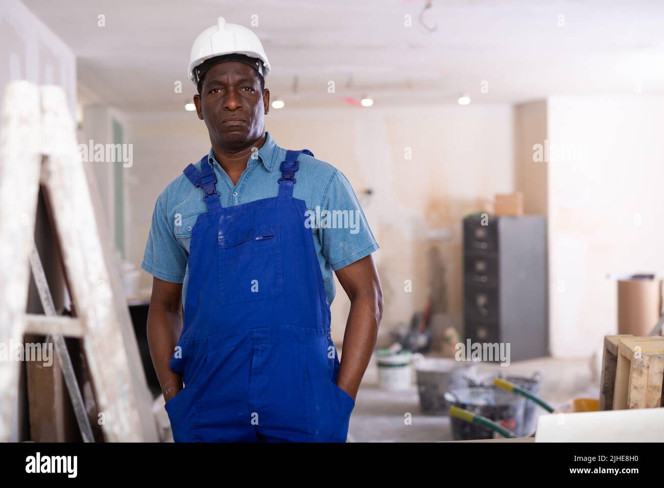 African civil construction man hi-res stock photography and images - Alamy