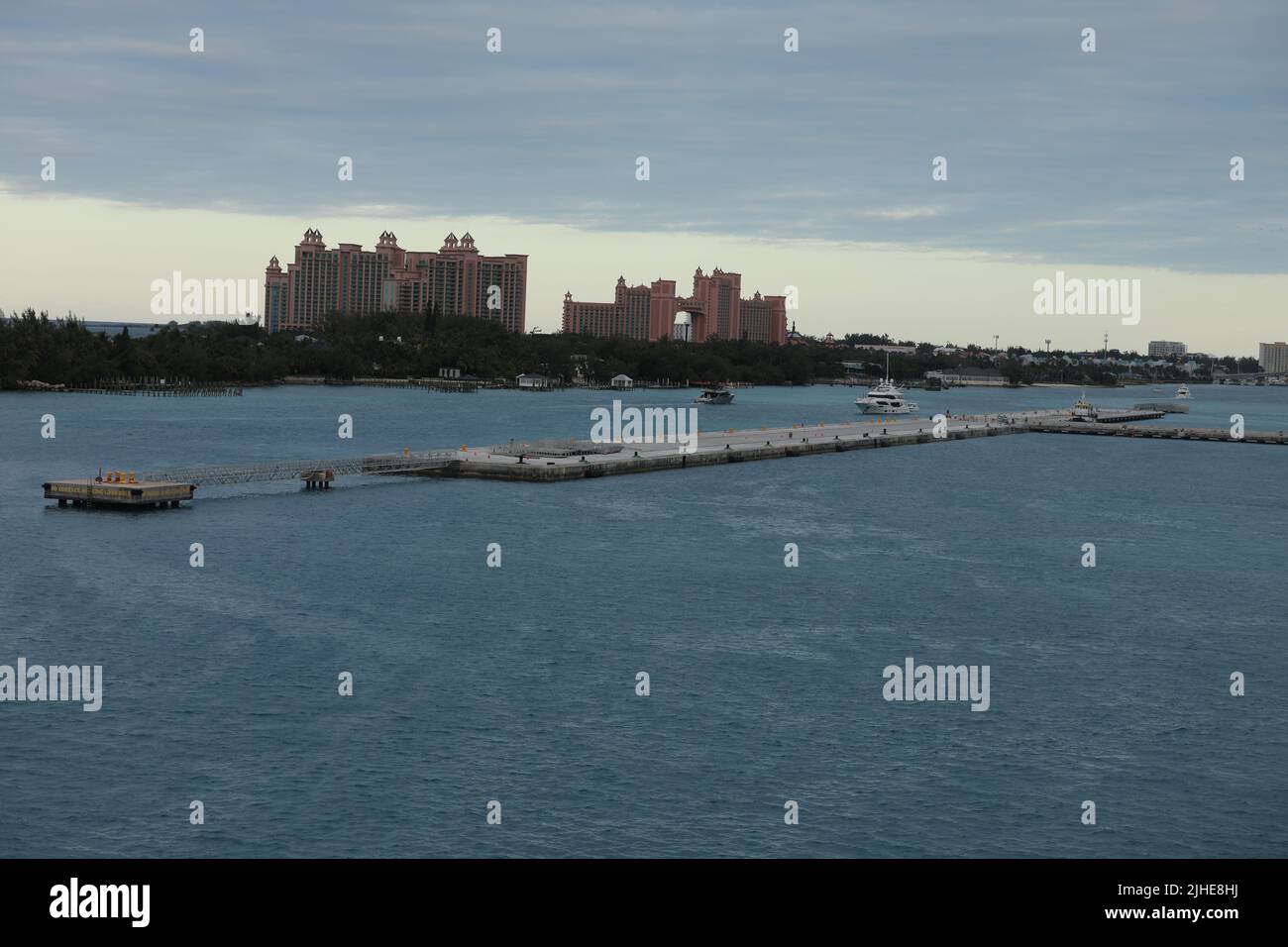 Aerial view atlantis beach paradise hi-res stock photography and images ...