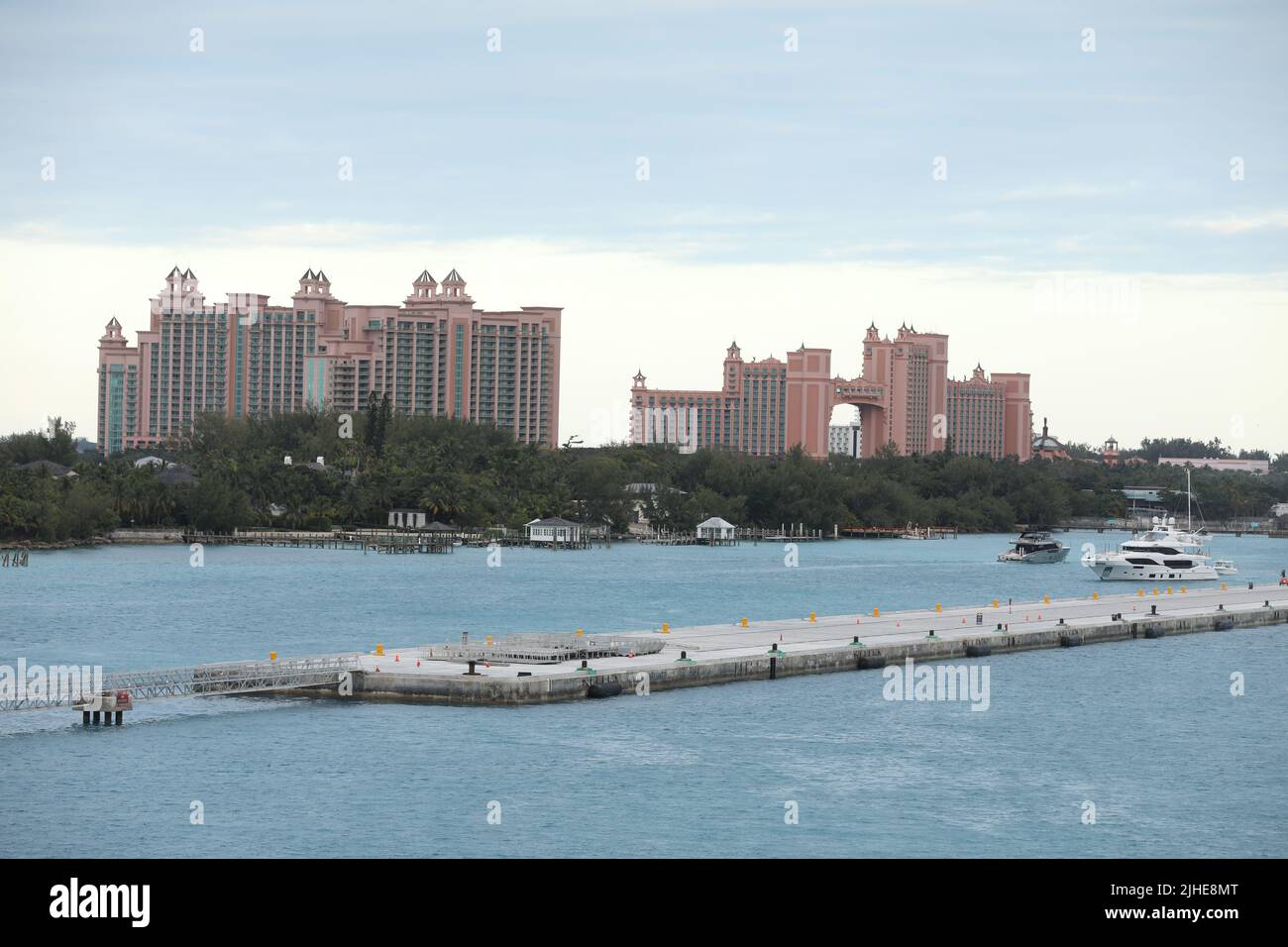 Aerial view atlantis beach paradise hi-res stock photography and images ...
