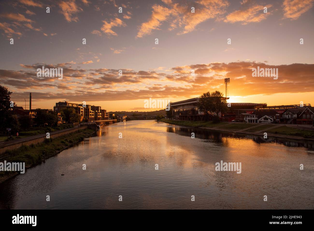 Sunrise on the River Trent at the City Ground and Trent Bridge Quays in ...