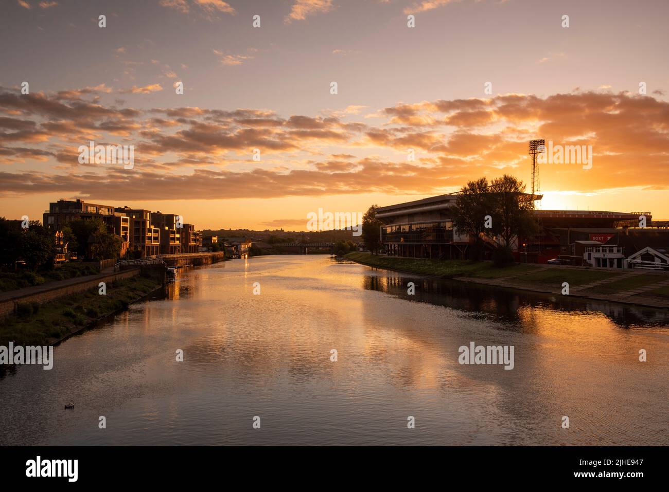 Sunrise on the River Trent at the City Ground and Trent Bridge Quays in ...