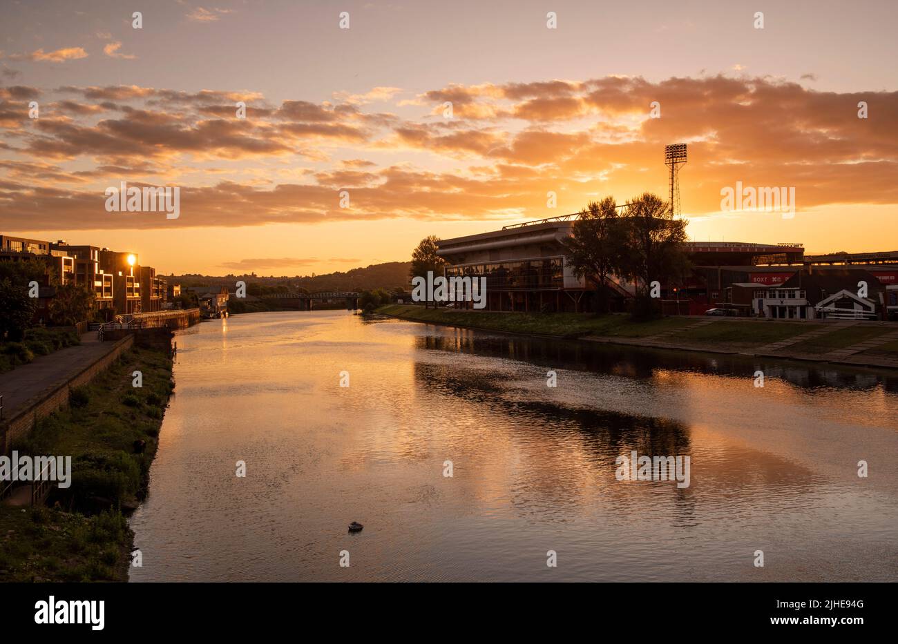 Sunrise on the River Trent at the City Ground and Trent Bridge Quays in ...