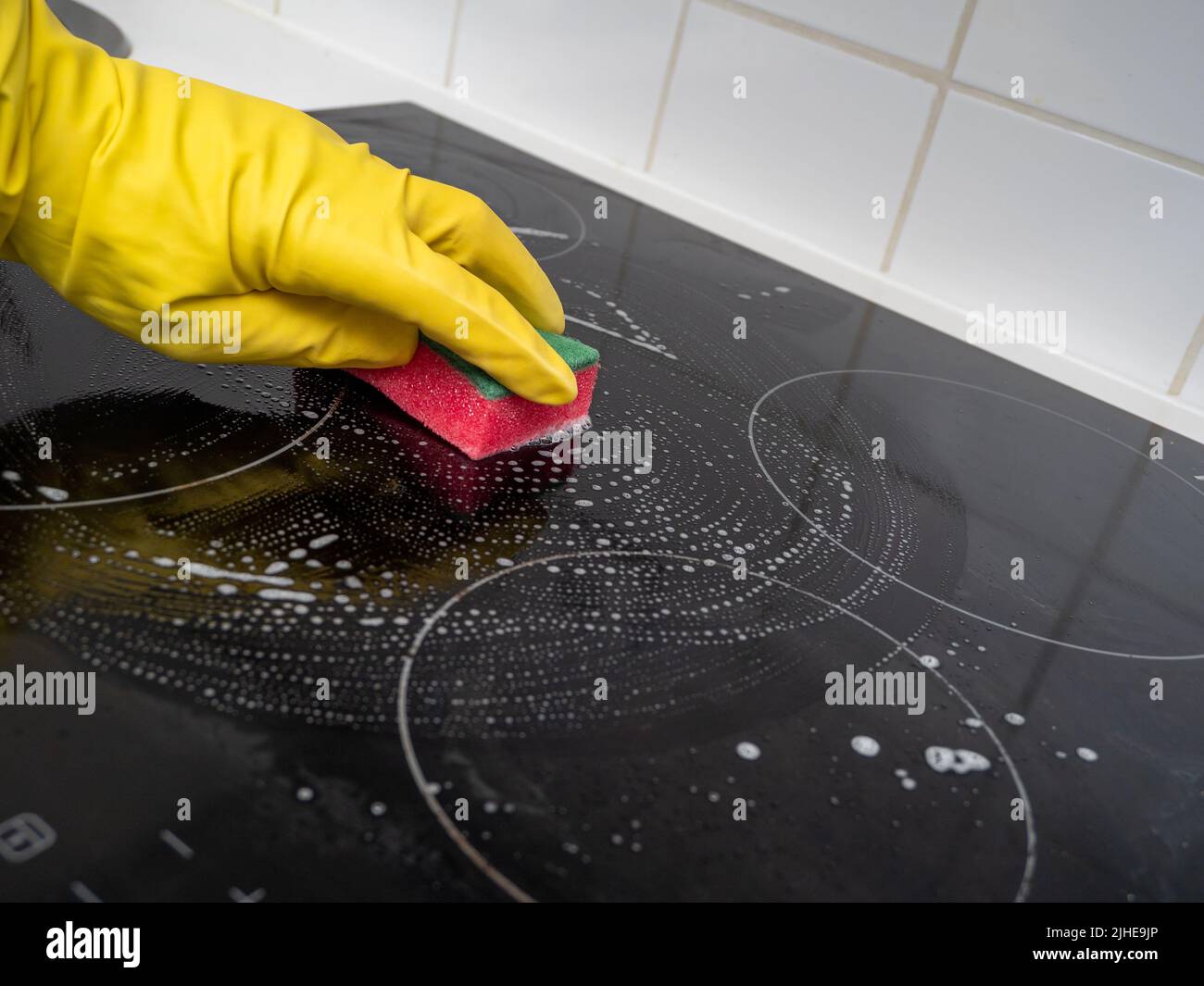 Washes the electric stove. Kitchen cleaning. Dirty electric stove Stock ...