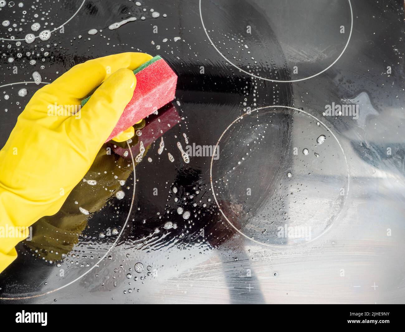 Washes the electric stove. Kitchen cleaning. Dirty electric stove Stock ...