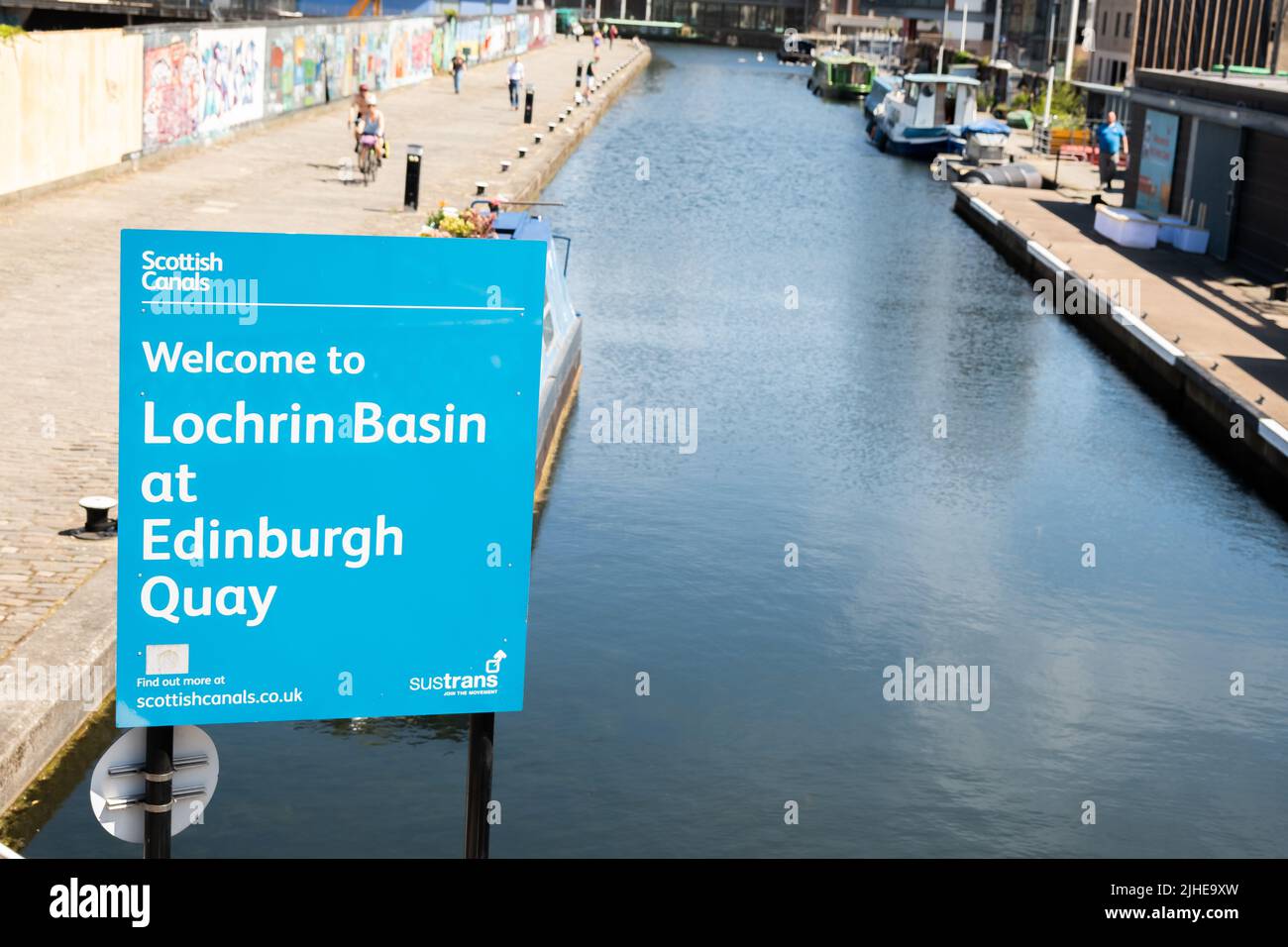 Edinburgh, Scotland, UK – June 20 2022. The Union canal in Edinburgh ...