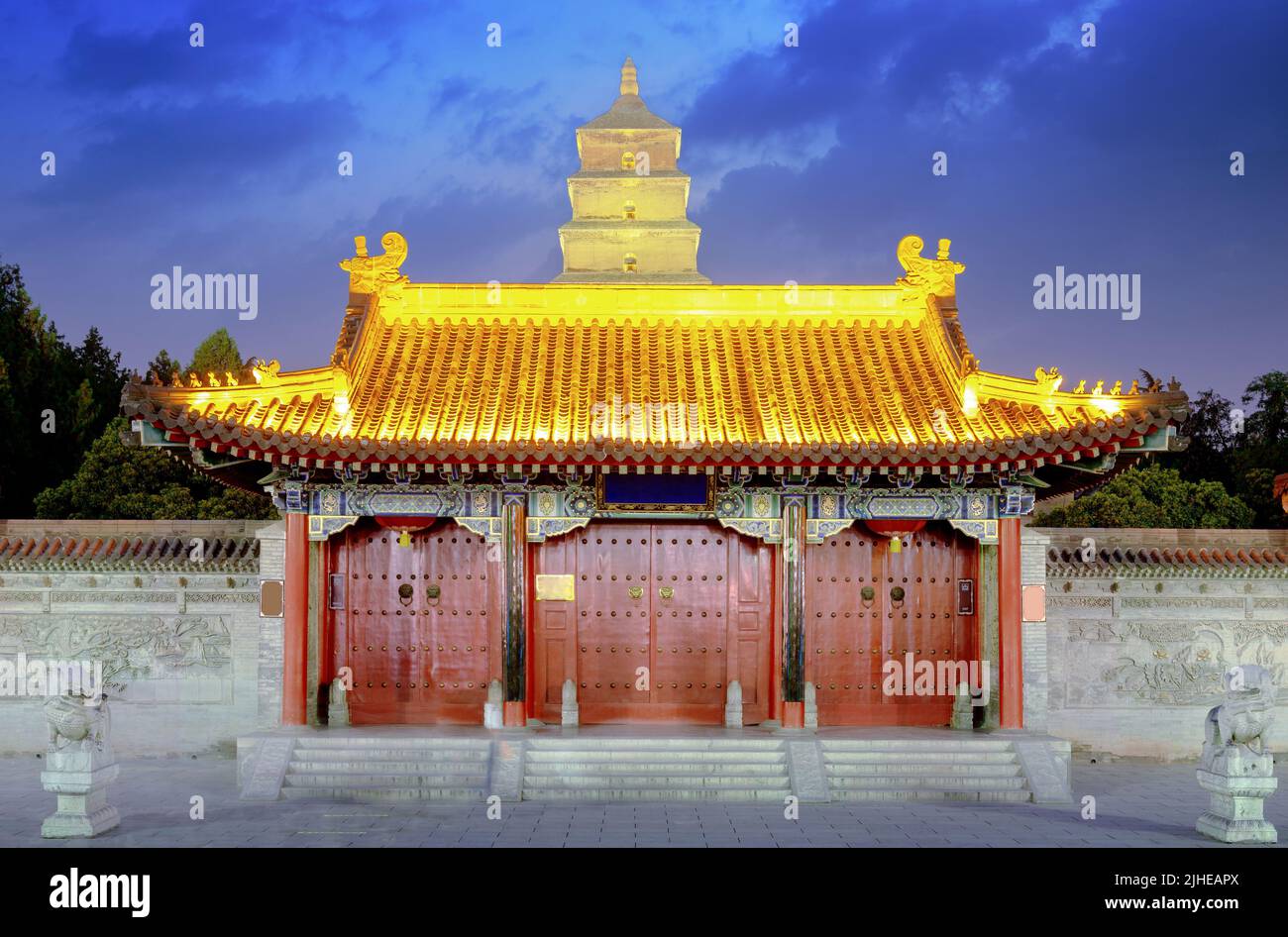 The Dayan Pagoda was built in 652 and is the earliest existing pagoda ...