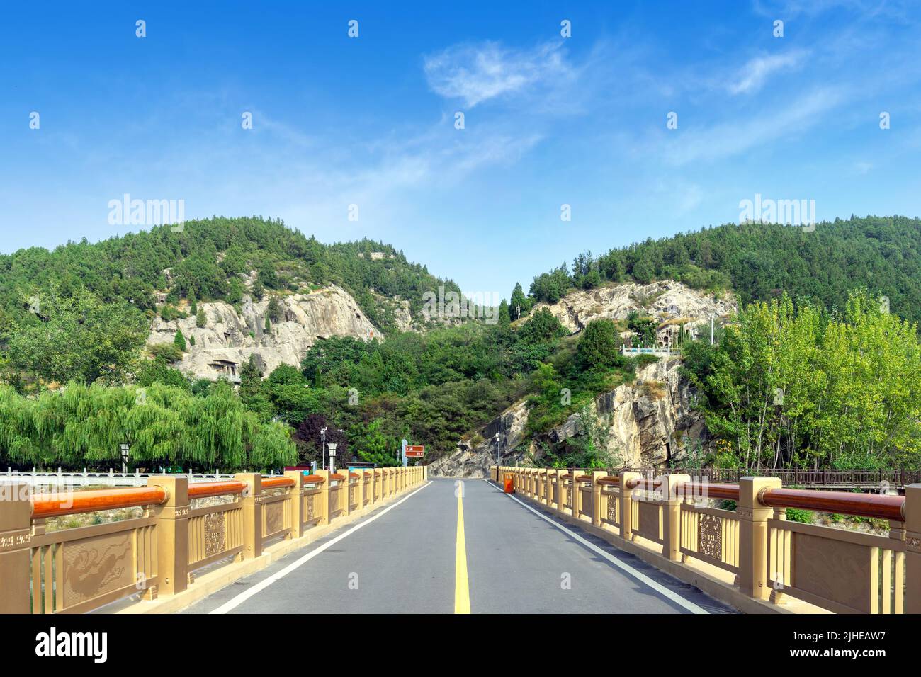 Panorama of Longmen Grottoes, Luoyang, Henan, China Stock Photo - Alamy