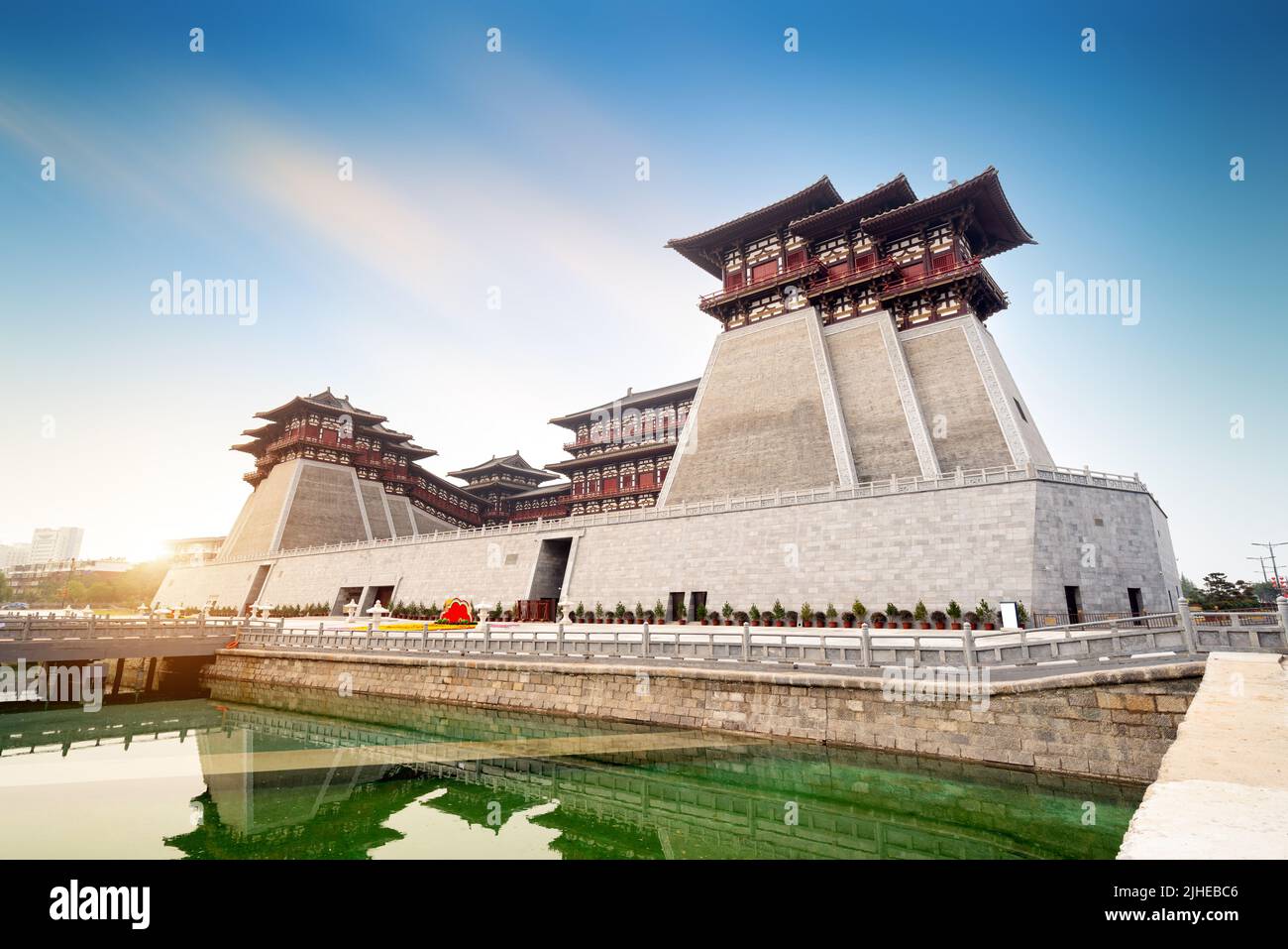 Yingtian Gate is the south gate of Luoyang City in the Sui and Tang ...