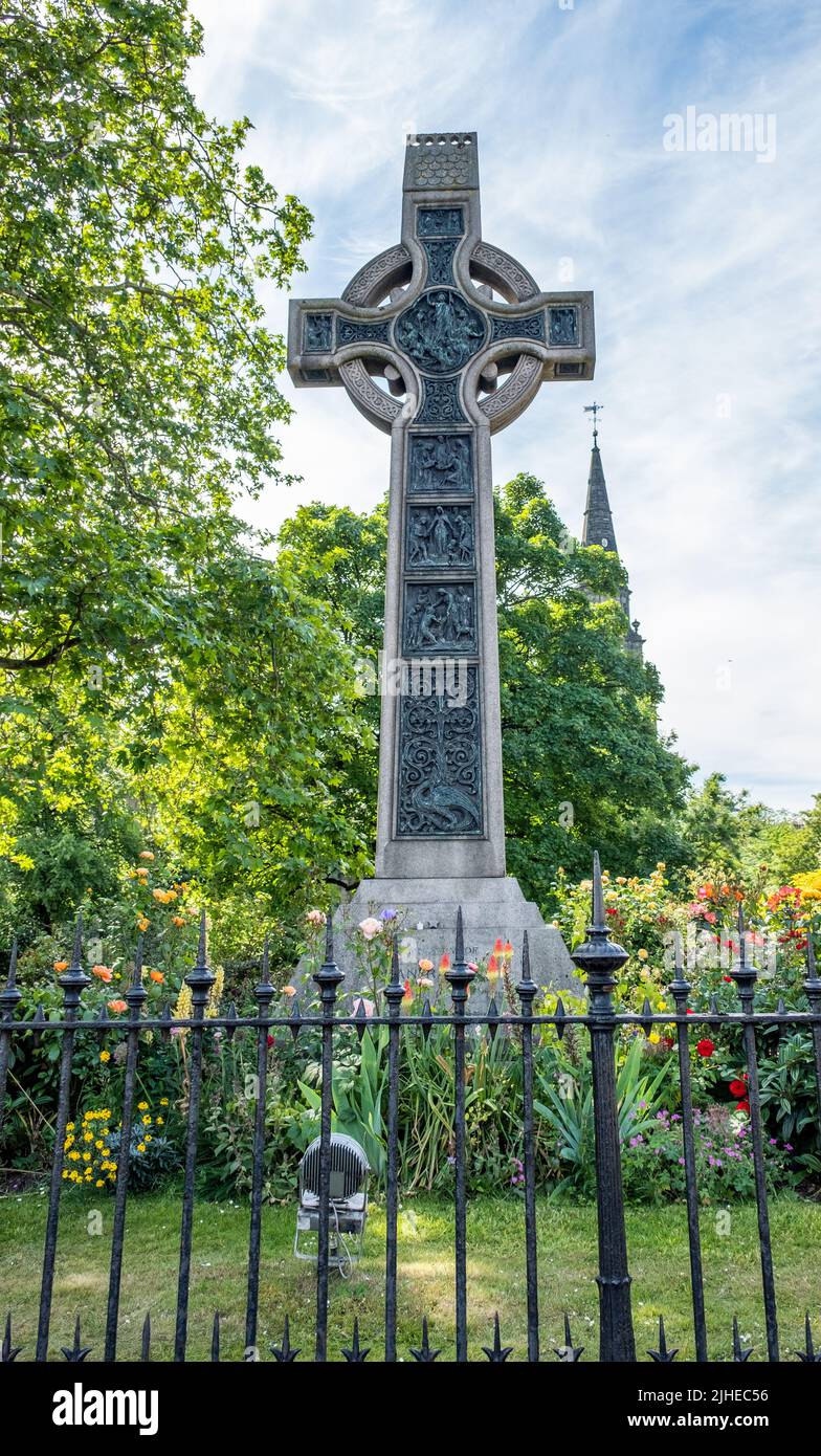Ancient and historic cross in a public park Stock Photo - Alamy