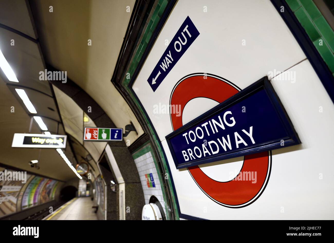 London, England, UK. Tooting Broadway underground Station Stock Photo ...