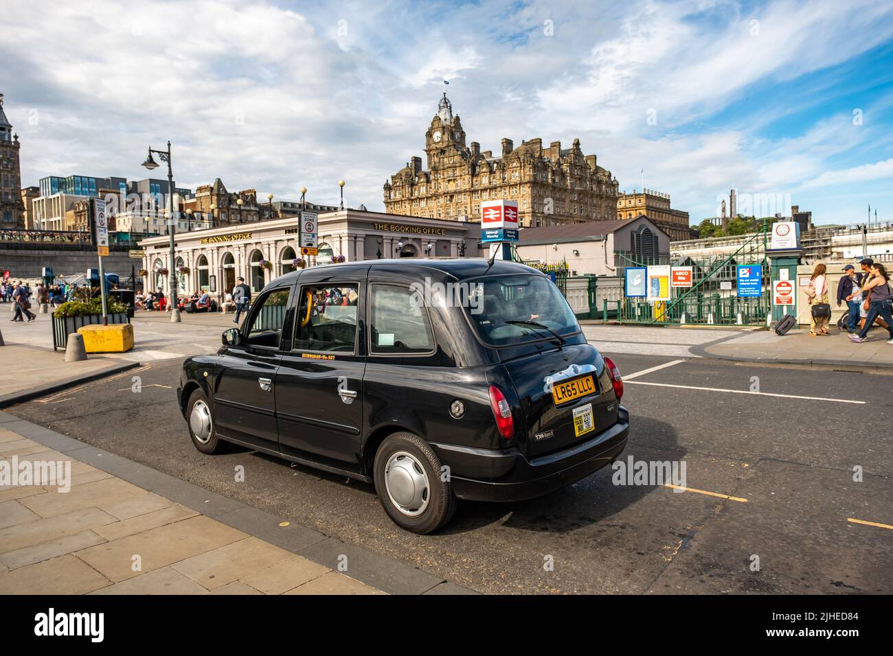 Edinburgh, Scotland, UK – June 20 2022. Traditional black cab parked up ...