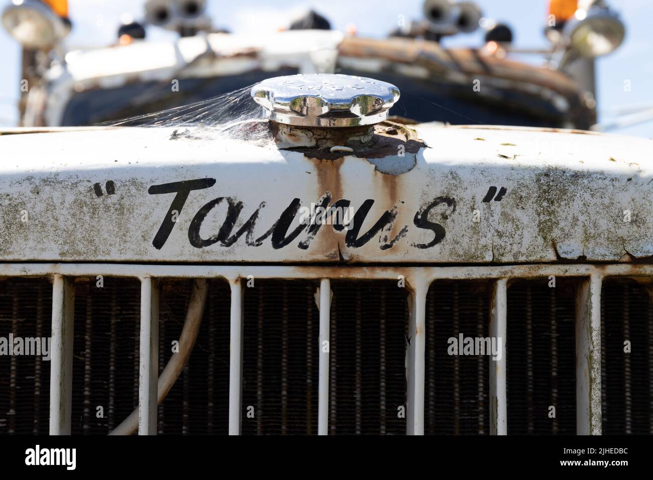 Old rusty recovery truck hi-res stock photography and images - Alamy