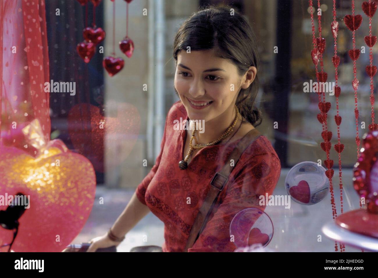 Audrey tautou loves loves 2002 hi-res stock photography and images - Alamy