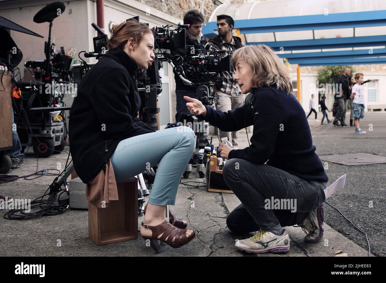 Primaire Year : 2016 France Director : Helene Angel Sara Forestier ...