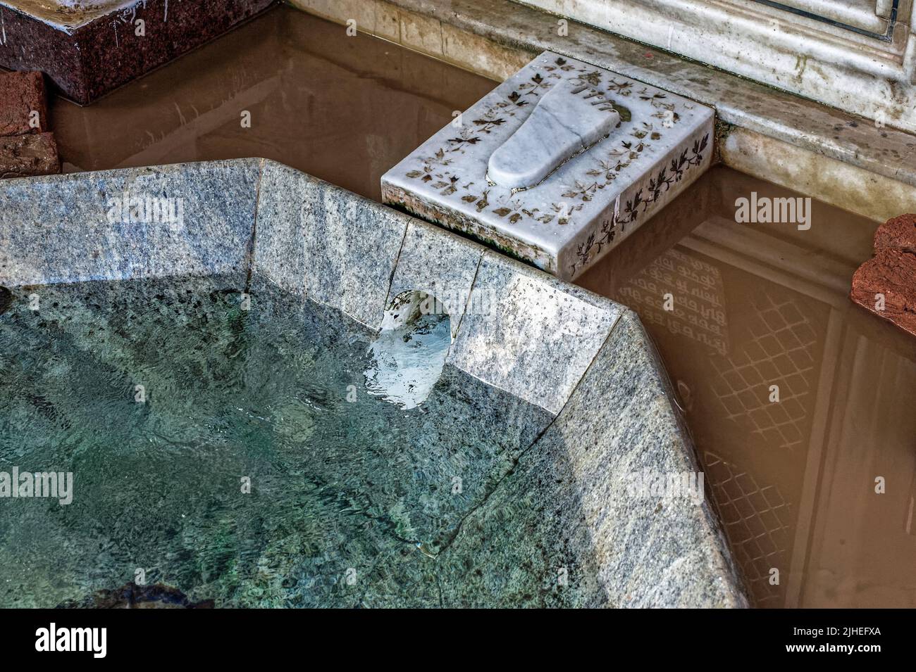 22 Dec 2010 Amrit Kund a holy water tank Gurdwara Nanak Jhira Sahib ...