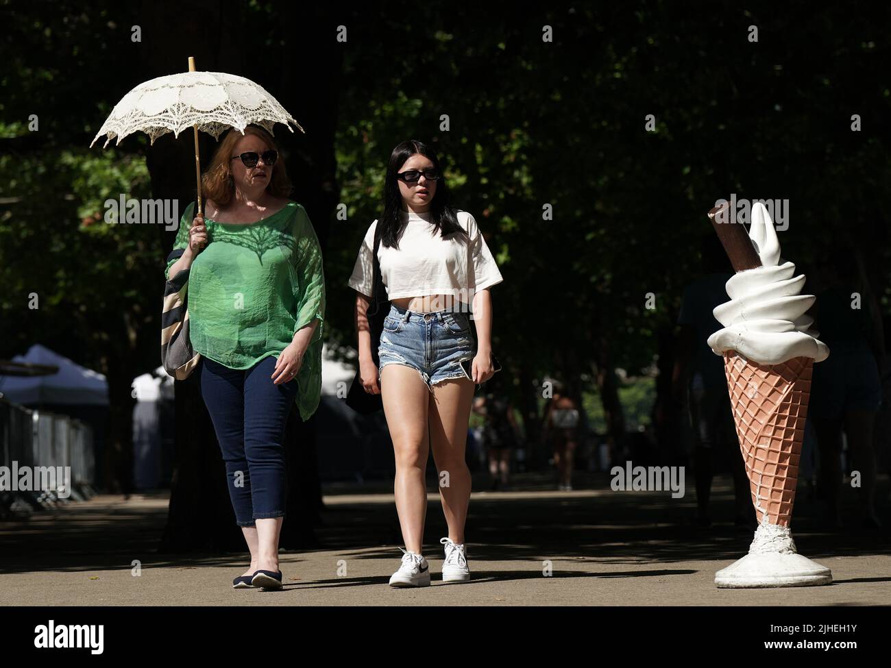 2022 ice cream on the south bank of the hi-res stock photography and ...