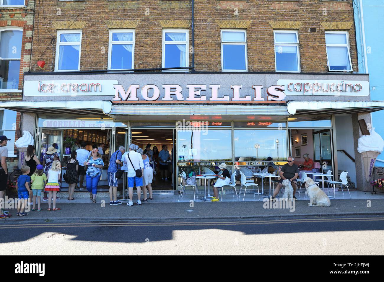 Long queues in the hot weather for ice cream at the famous Morellis ...