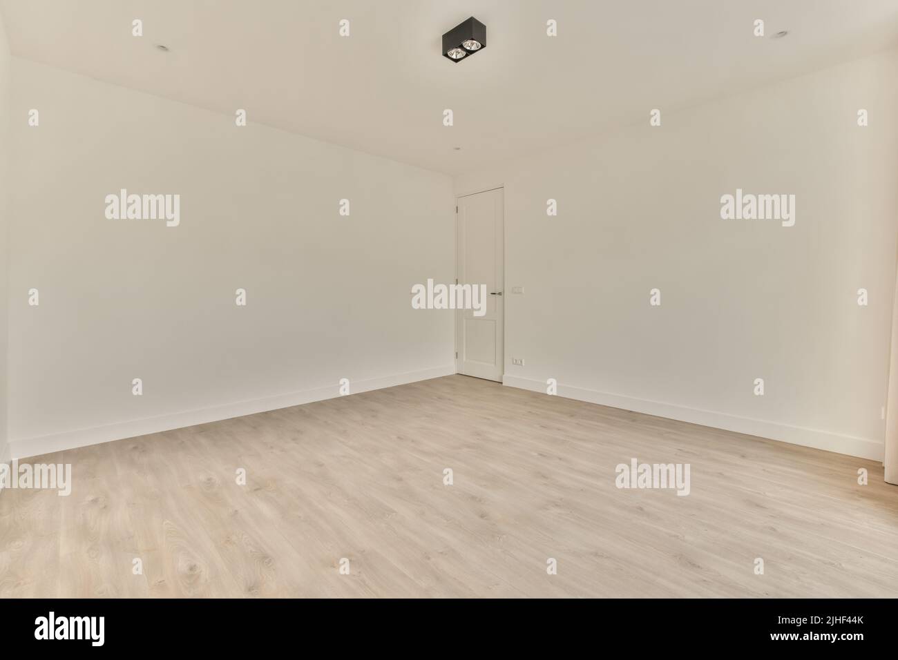 A cozy and spacious empty room in a luxury house Stock Photo - Alamy
