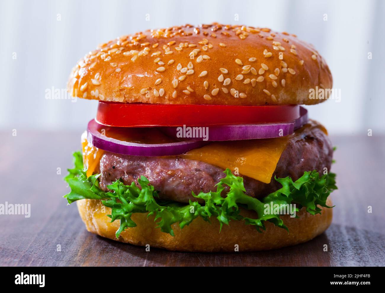 Classic homemade cheeseburger Stock Photo - Alamy