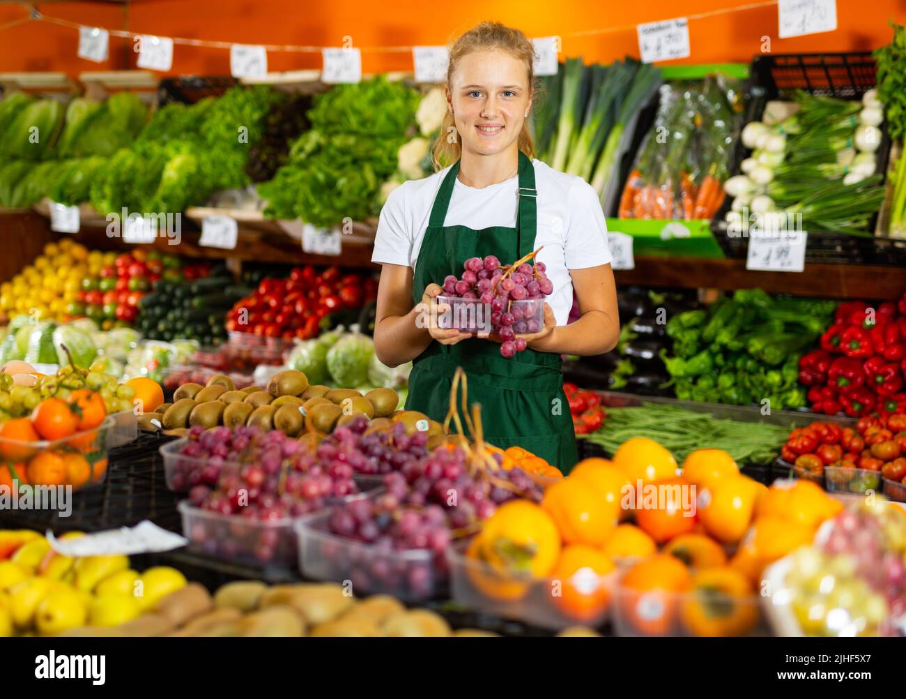 Teenage girl working in grocery as job experience Stock Photo - Alamy