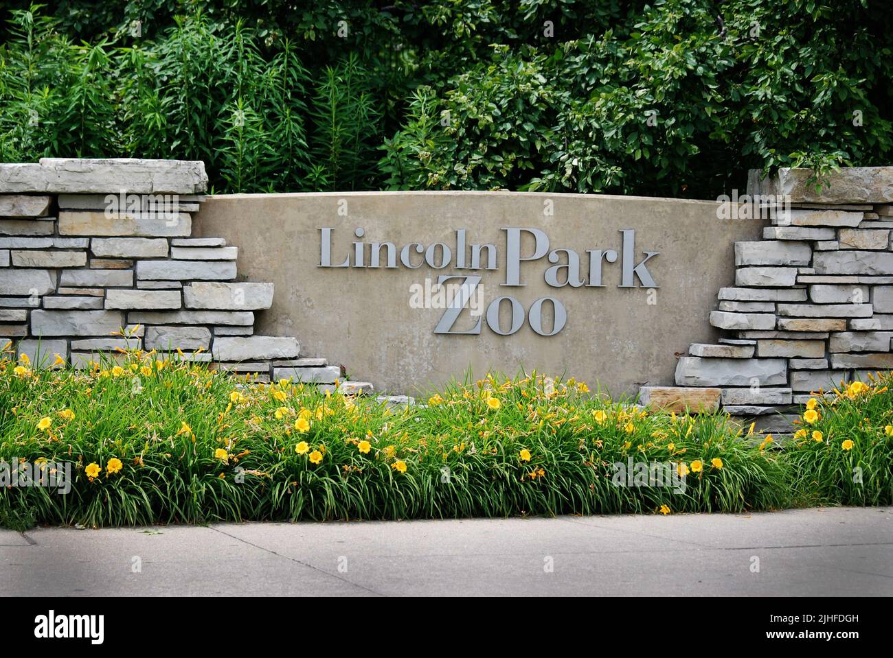The brick entrance sign with flowers at Lincoln Park Zoo in Chicago ...
