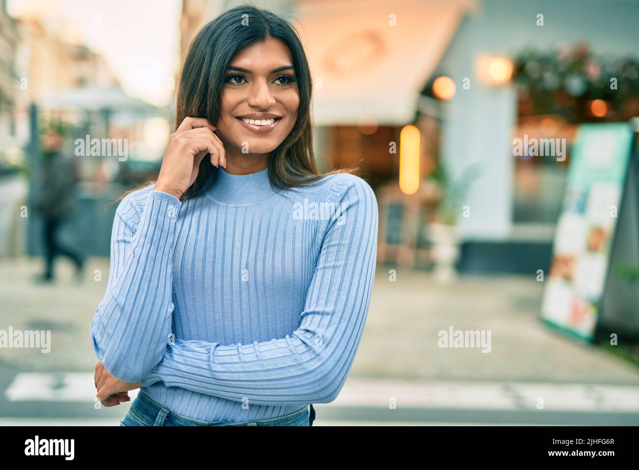 Beautiful hispanic woman smiling confient at the city Stock Photo - Alamy